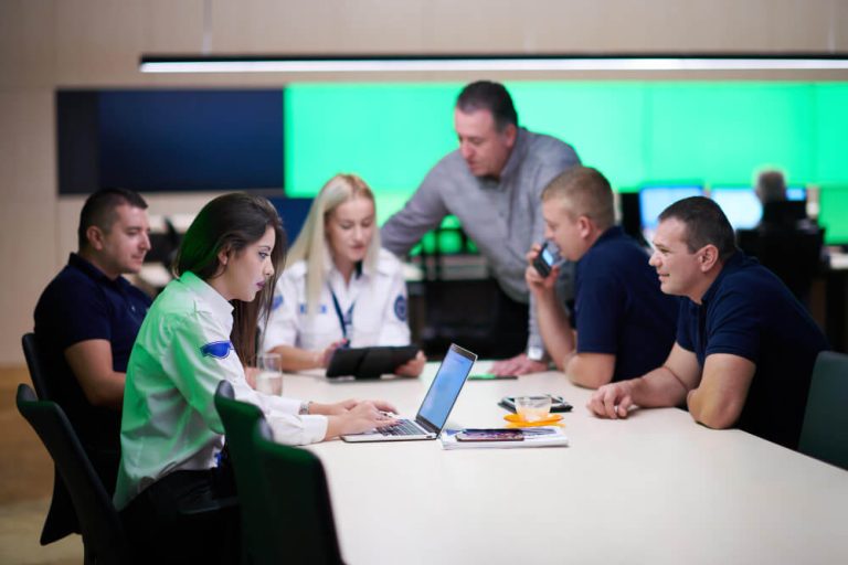 Tech Conferences: Enhance Attendee Journey With Event Tech